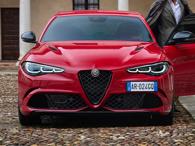 Alfa Romeo Giulia Quadrifoglio | Features | Alfa Romeo